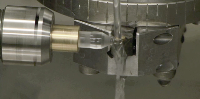 Bi-material crystalline whispering gallery mode microcavity structure ...