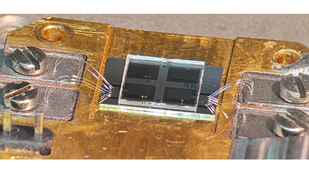Superconducting flip-chip devices using indium microspheres on Au ...