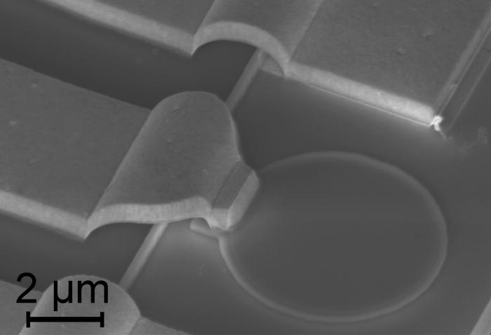 Milliwatt-level output power in the sub-terahertz range generated by ...