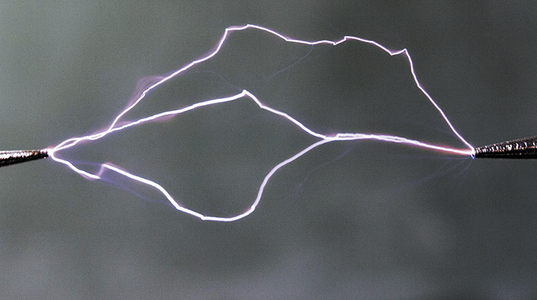 Electromagnetism textbook bridges the gap between basic and advanced ...