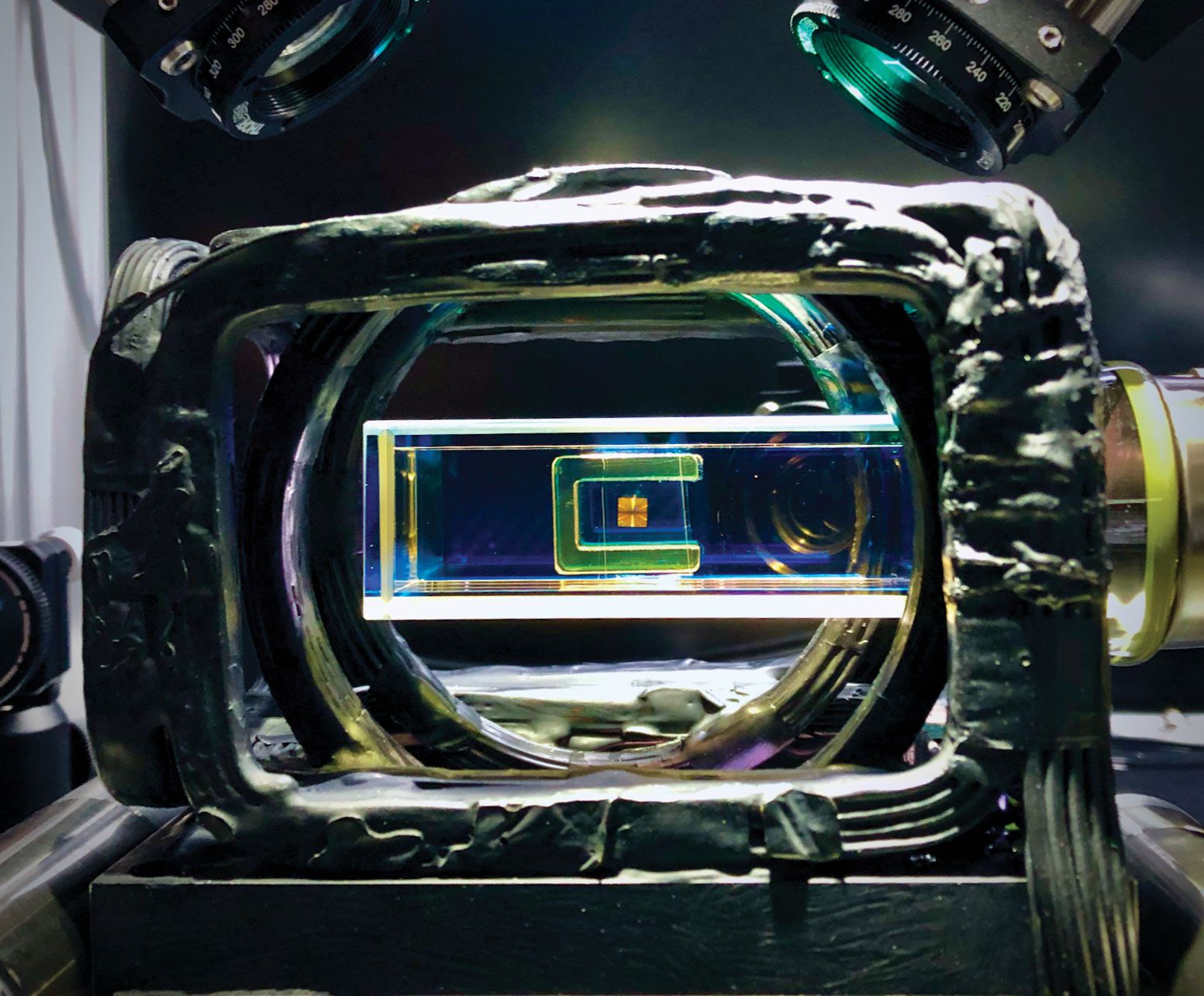 A metamaterial lens traps atoms | Physics Today | AIP Publishing